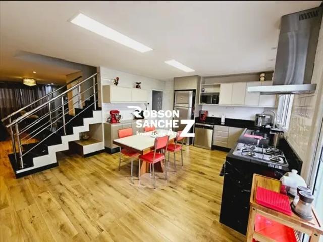 Casa a venda no Jardim Marajoara com 3 quartos, 3 suítes, 4 vagas, 278m², toda reformada, quintal!