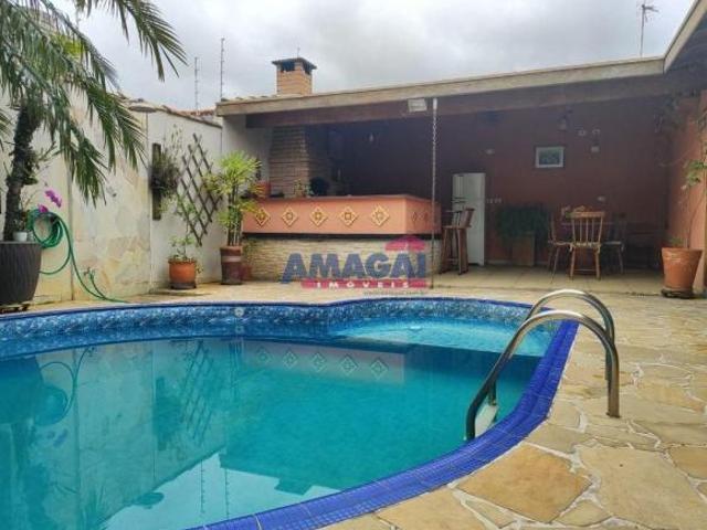 Casa à venda no Jardim Mesquita, 3 Dormitórios e área gourmet completa