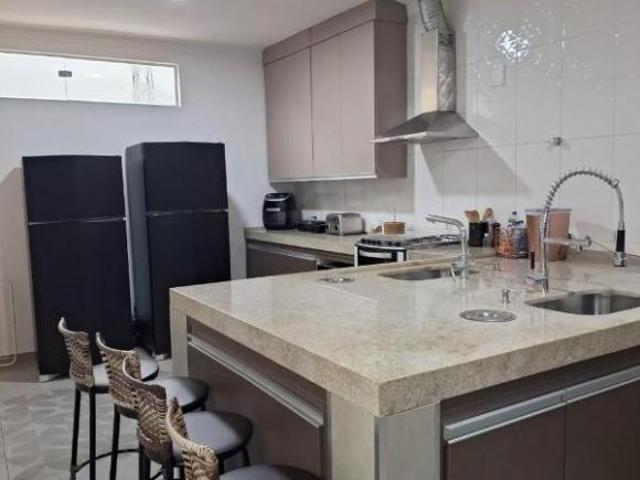 Casa a venda no Jardim Messina, em Jundiaí, excelente localização, oportunidade, estuda permuta