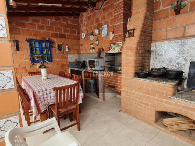 Casa à venda no Jardim Nova Veneza com área gourmet completa, amplo quintal e jardim em Indaiatuba