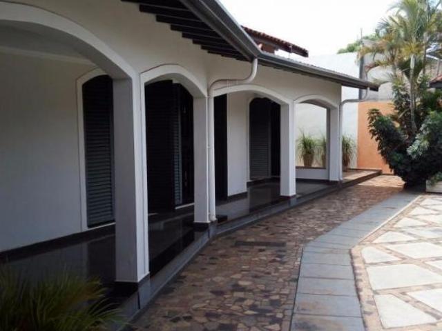 Casa a venda no Jardim Nova Yorque, Aracatuba 4 dormitorios e amplo espaco