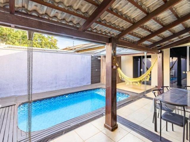 Casa à venda no Jardim Atlântico com piscina e churrasqueira