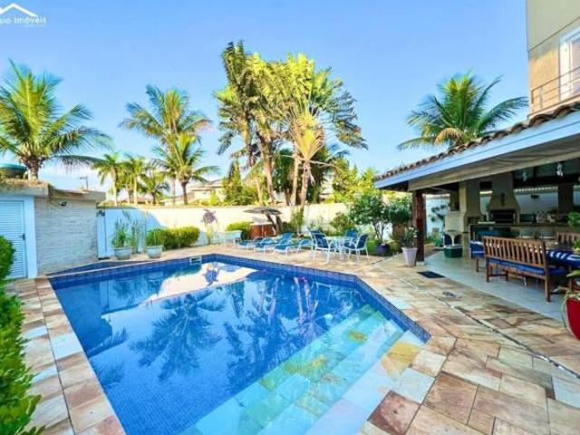Casa à venda no Jardim Acapulco na praia de Pernambuco em Guarujá