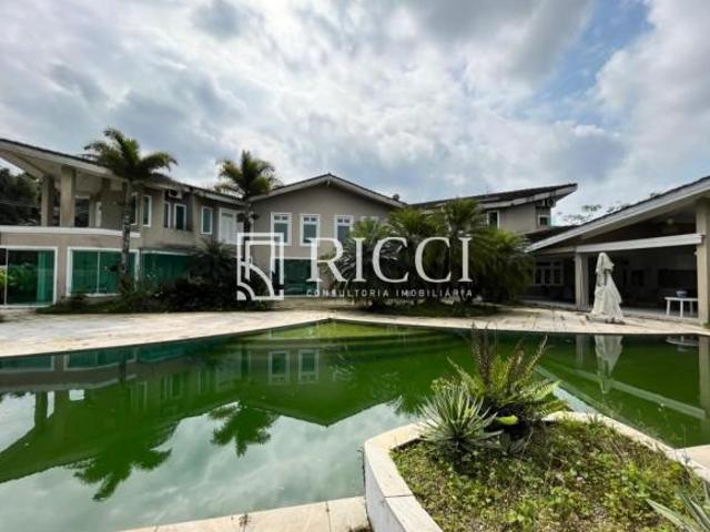 CASA À VENDA NO JARDIM ACAPULCO NO GUARUJÁ