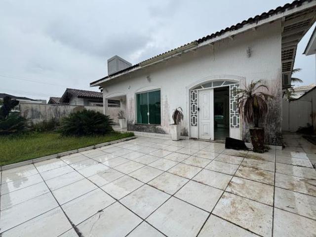 Casa á venda no Jardim Acapulco no Guarujá | QVista Inteligência Imobiliária.