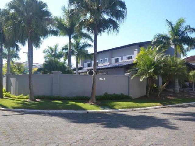 Casa a venda no Jardim Acapulco com 6 suítes, piscina, espaço gourm