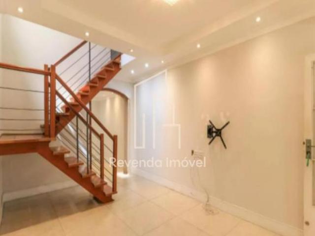 Casa à venda no Jardim Aeroporto com 240m² 3 dormitórios 3 suítes 5 banheiros 2 vagas