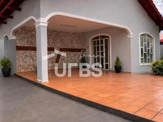 Casa à Venda no Jardim América | 4 Quartos, 2 Suítes, 4 Vagas | Excelente Terreno