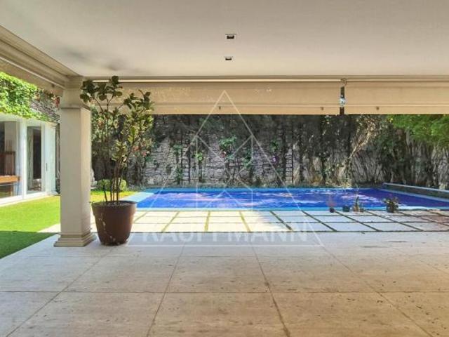 Casa à Venda no Jardim América 4 Suítes 6 Vagas 580m² de Área Construída