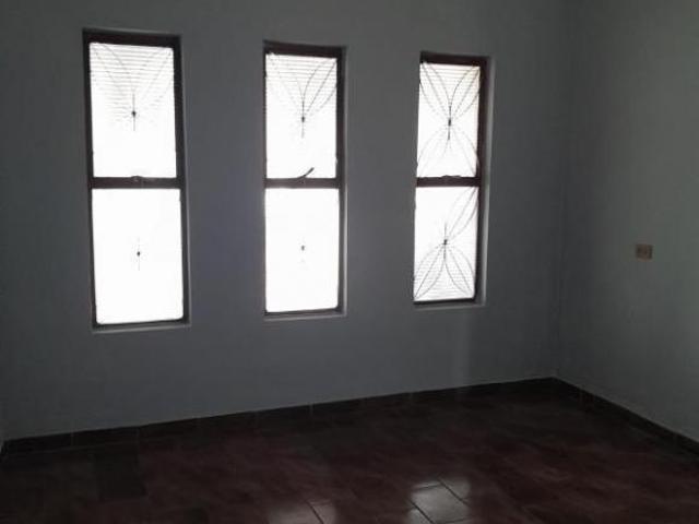 Casa à venda no Jardim América II, em Americana com 2 quartos e 2 vagas de garagem