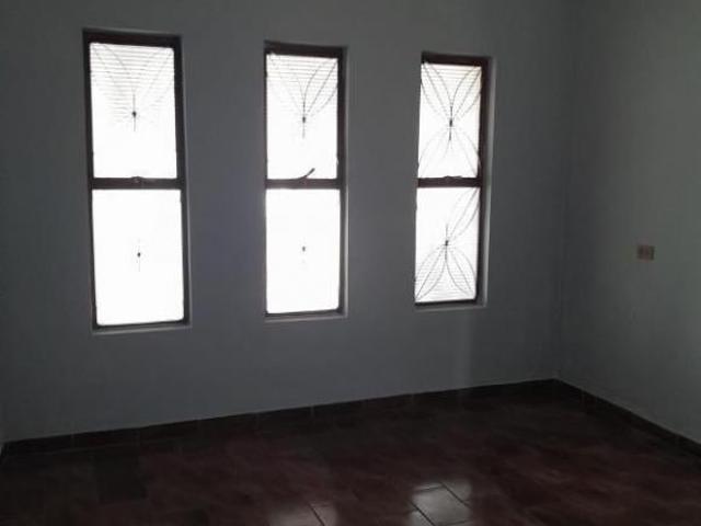 Casa à venda no Jardim América II, em Americana com 2 quartos e 2 vagas de garagem