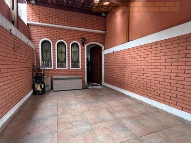Casa à venda no Jardim América, Taboão da Serra SP com 2 quartos, 2 salas, 2 banheiros e garagem