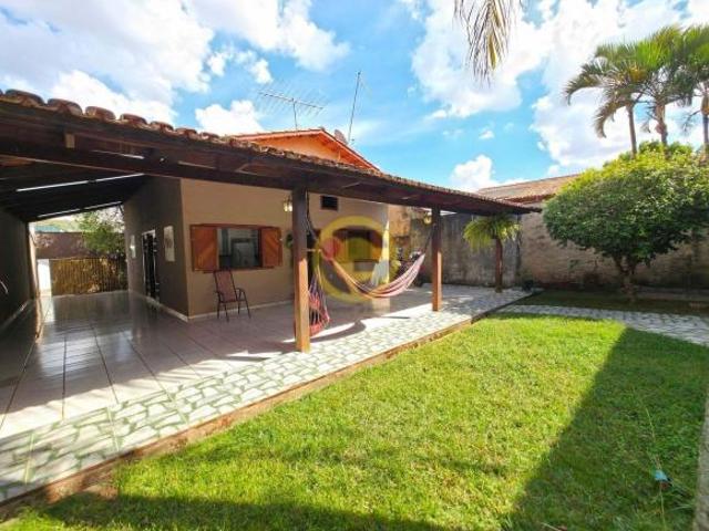 CASA À VENDA NO JARDIM BELA VISTA EM GOIÂNIA COM 4 QUARTOS, 2 SUÍTES E LOTE INTEIRO