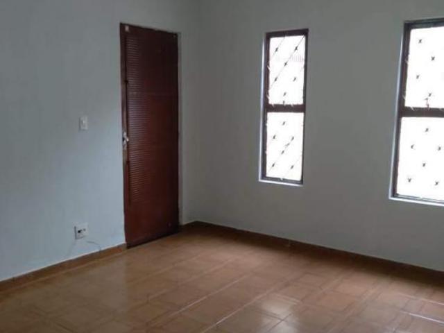 Casa à venda no Jardim Brasil em Americana com 3 quartos e 2 vagas de garagem