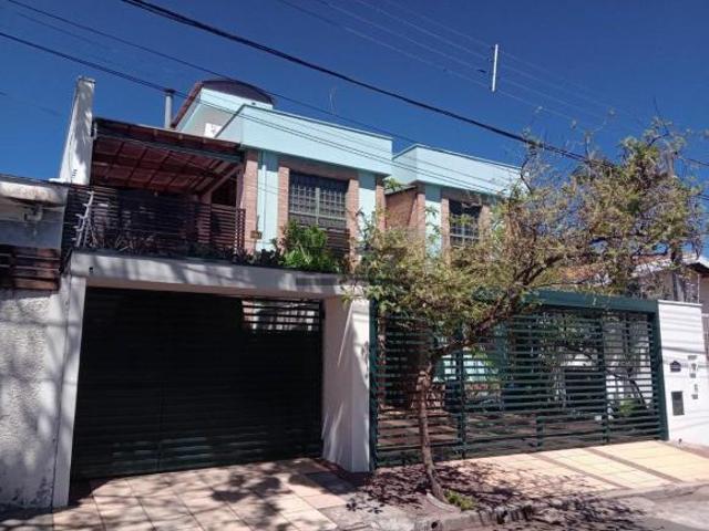 Casa à Venda no Jardim Chapadão Campinas 252 m², 4 Dormitórios, Quintal e 4 Vagas