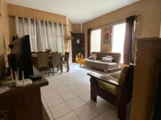 Casa à venda no Jardim Continental, em Taubaté SP: 2 quartos, 1 suíte, 1 sala, 2 banheiros, 2 vagas