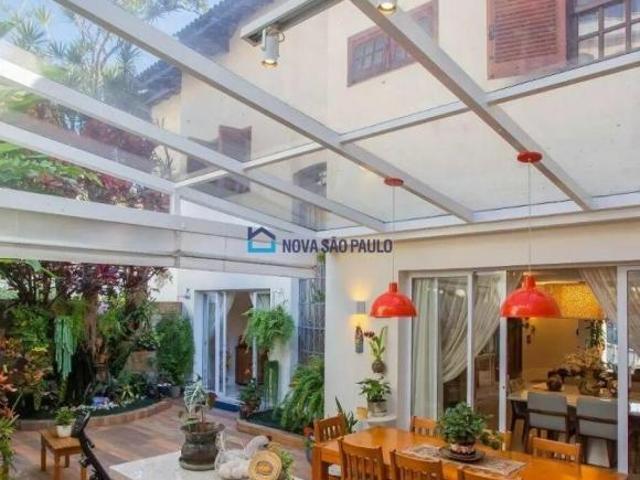 Casa à venda no Jardim da Saúde com 4 quartos e 4 Vagas de Garagem!