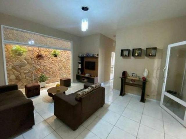 Casa à venda no Jardim das Tulipas com 200mt², 3 quartos, 2 suítes e 2 vagas