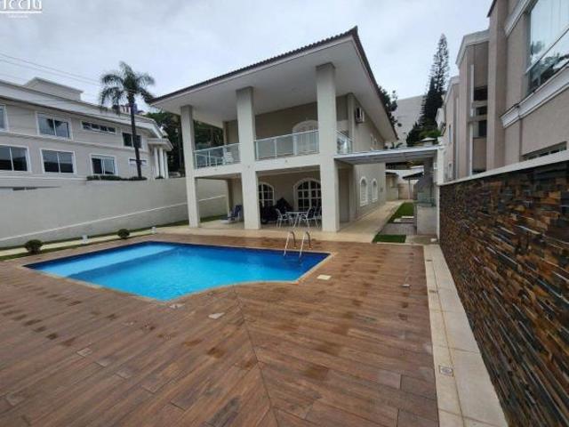 Casa à venda no Jardim das Colinas