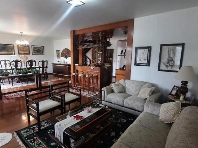 Casa à venda no Jardim das Colinas