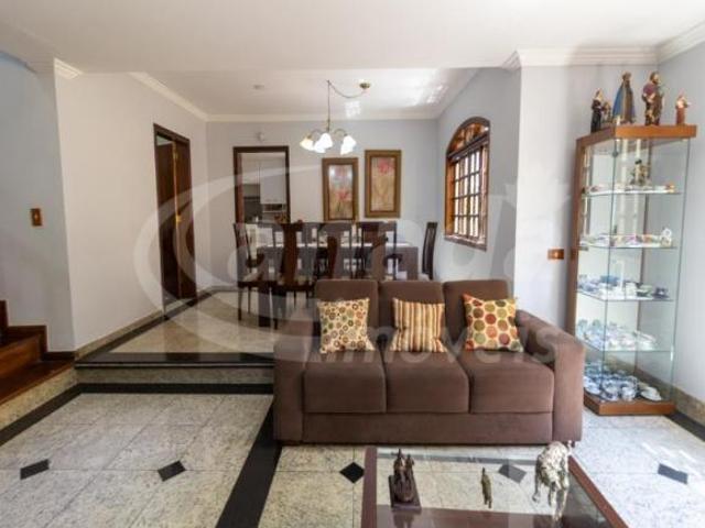 Casa à venda no Jardim das Flores com 5 quartos
