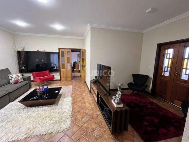Casa à venda no JARDIM DAS PALMEIRAS em Valinhos/SP