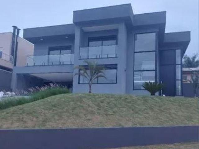 Casa à venda no Jardim do Golf I