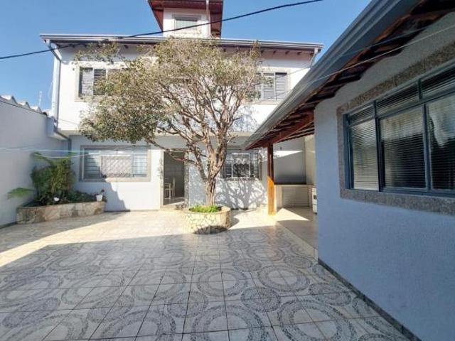Casa à venda no Jardim do Trevo com 4 dormitórios