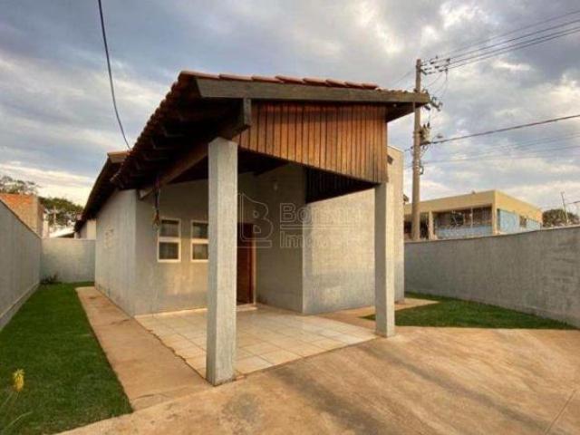 Casa a venda no Jardim Dos Oitis, Araraquara 3 dormitorios, suite, churrasqueira e quintal