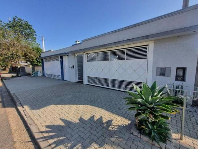 Casa à Venda no Jardim dos Pinheiros 3 Dormitórios, 1 Suíte com Closet, Piscina e Área Gourmet