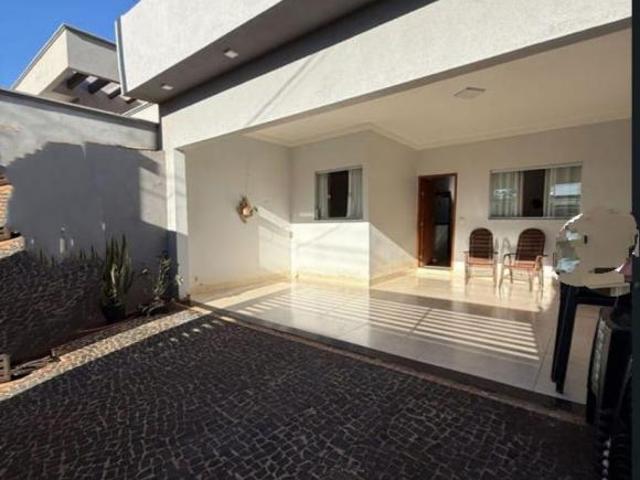Casa à Venda no Jardim Europa | 127 m², 3 Quartos e Área de Churrasqueira