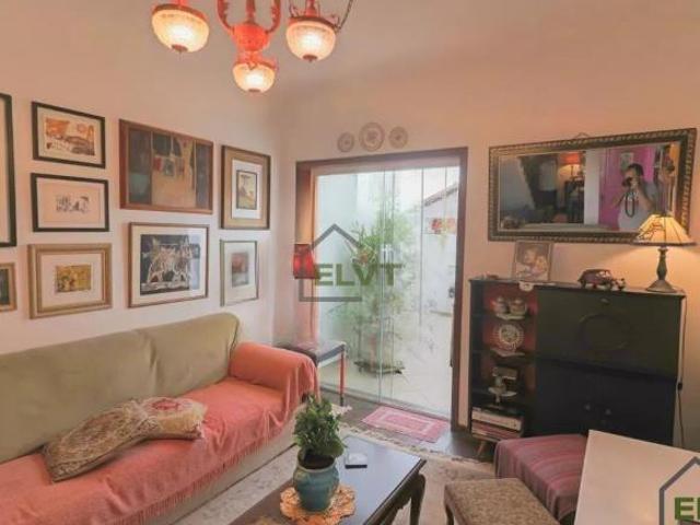 Casa à Venda no Jardim Ester | 3 Quartos, Quintal e 4 Vagas de Garagem