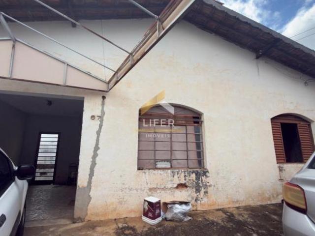 Casa à venda no Jardim Guarani em Campinas com amplo terreno de 570 m²
