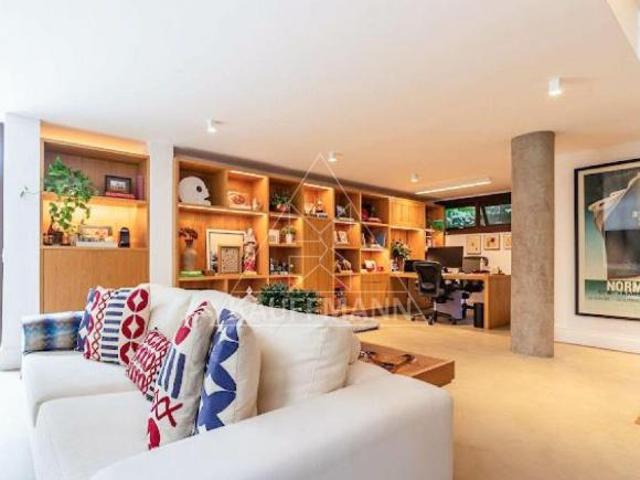 Casa à Venda no Jardim Guedala 3 Quartos Suítes 3 Vagas 608m² de Área Construída