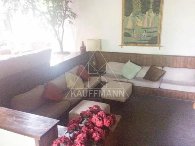 Casa à Venda no Jardim Guedala 2 Suítes 4 Vagas 563m² de Área Construída