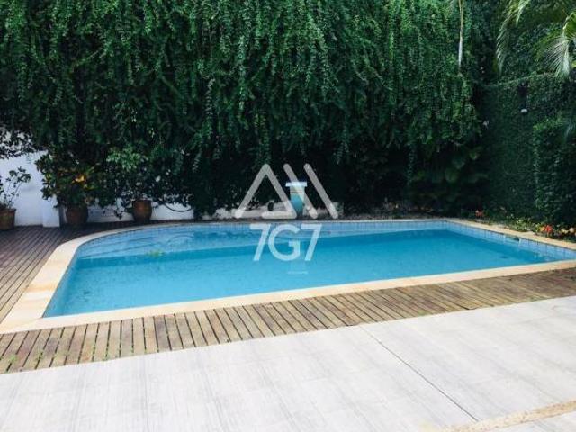 CASA À VENDA NO JARDIM GUEDALA COM PISCINA E AQUECIMENTO SOLAR