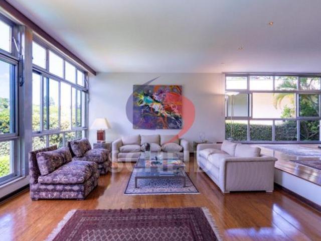Casa á Venda no Jardim Guedala com 483m², 4 quartos sendo 2 suítes, 4 vagas