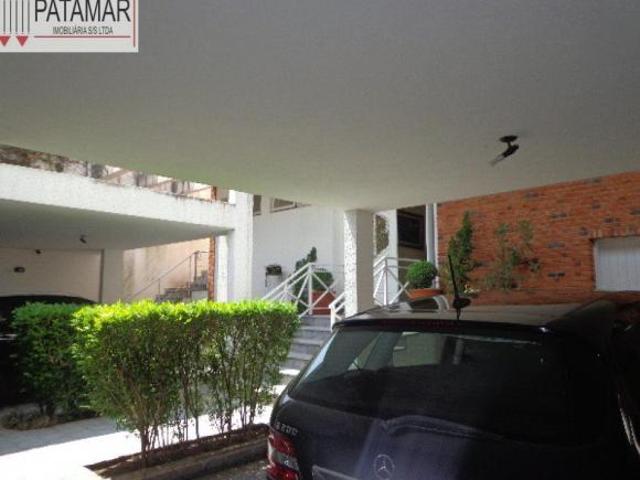 Casa à venda no Jardim Guedala com 4 suítes e 4 vagas