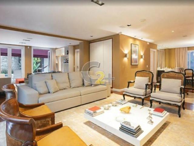 Casa á venda no Jardim Guedala Morumbi, 4 suítes, piscina 8 vagas de garagem