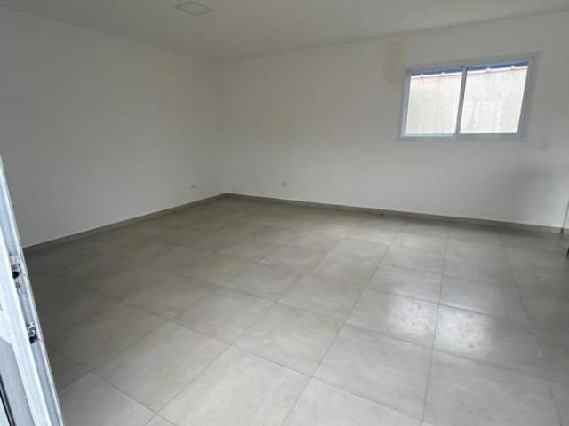Casa à Venda no Jardim Grandesp, Itanhaém SP: 2 Quartos, 2 Vagas, 100m² Piscina e Churrasqueira!