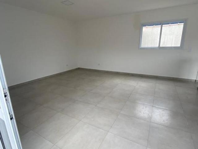 Casa à Venda no Jardim Grandesp, Itanhaém SP: 2 Quartos, 2 Vagas, 100m² Piscina e Churrasqueira!