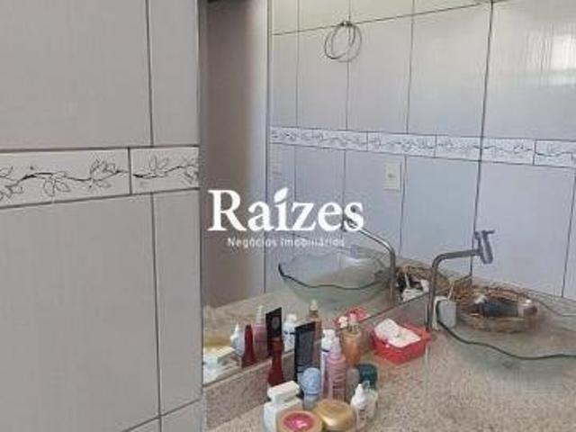 Casa à venda no Jardim Holanda, Uberlândia 3 Quartos 1 suíte com 199 m²