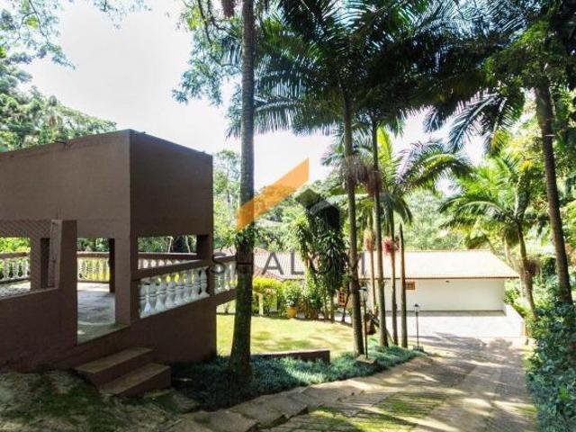 Casa à Venda no Jardim Iolanda: 450m², 3 Dormitórios e Segurança 24h