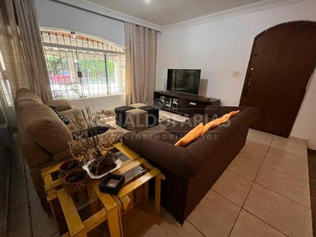Casa a Venda no Jardim Ipanema Interlagos com 3 Dormitórios 1 Suíte e 2 Vagas de Garagem