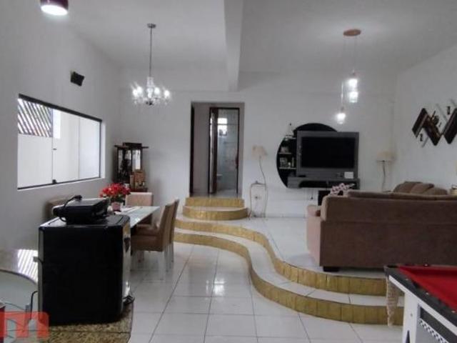 CASA A VENDA NO JARDIM IPORÃ