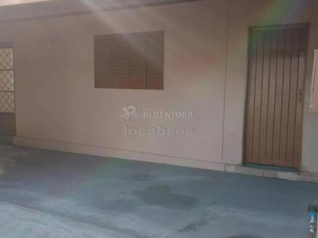 Casa a venda no Jardim João Paulo II com 02 dormitórios, 01 banheiro social e área de serviço