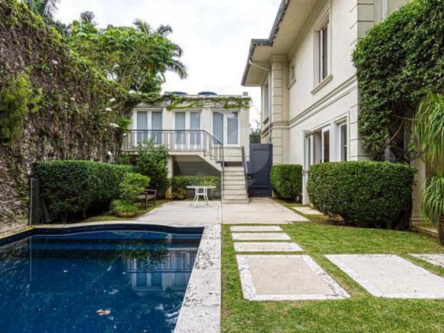 CASA À VENDA NO JARDIM LUZITÂNIA