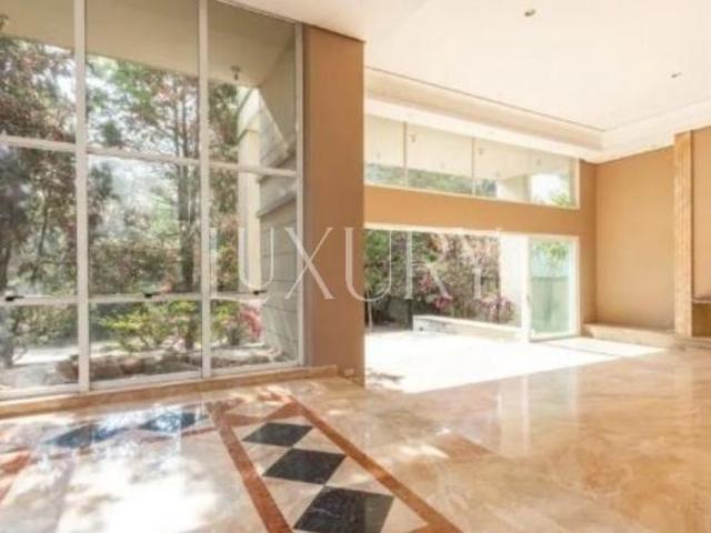 Casa à venda no Jardim Luzitânia, 739 m², 5 quartos sendo 4 suítes, 14 vagas