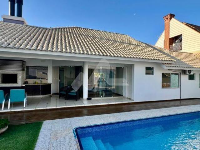 Casa à venda no Jardim La Salle com piscina e próximo ao Colégio La Salle