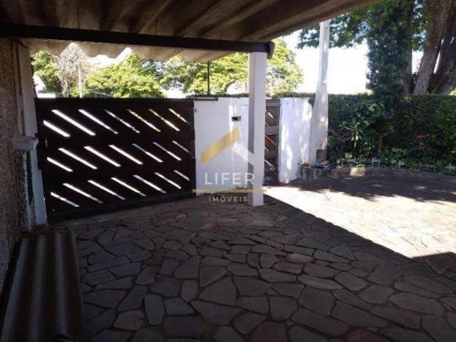 CASA À VENDA NO JARDIM LEONOR